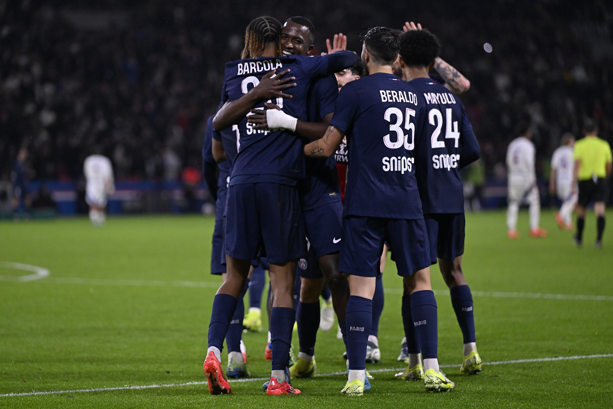 Parisians Beat Strasbourg To Regain Top Spot In Ligue 1 Paris Saint